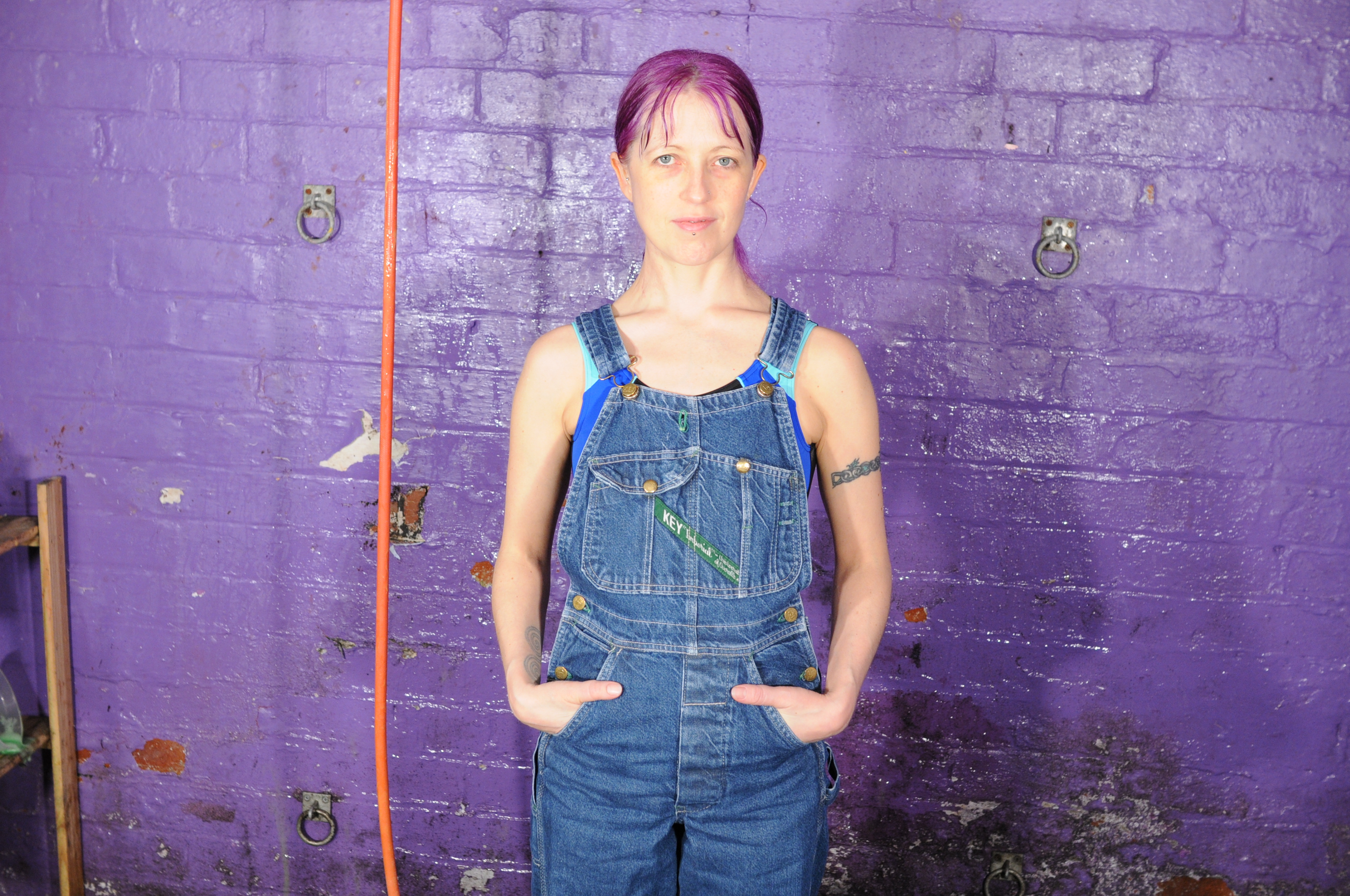 Lady Jennifer Does The Washing - Dressed in Dungarees, her ladyship ...